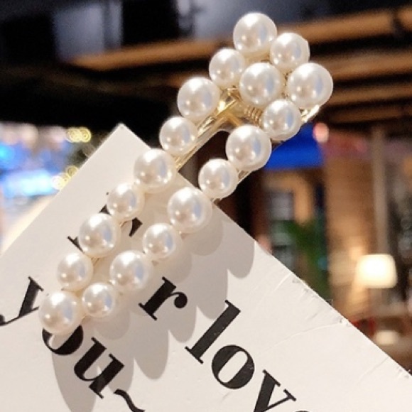 Accessories | Nwt Glamour Big Pearl Hair Barrette Runway Style | Poshmark